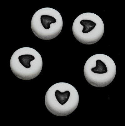 Cerc cu inimă gaură de 7x3,5 mm 1 mm alb / negru -20 grame ☛ 【 emart.ro】